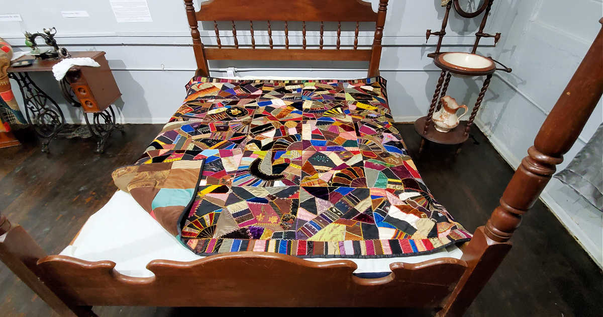 What is the Hamilton Quilt Museum? | Rona the Ribbiter